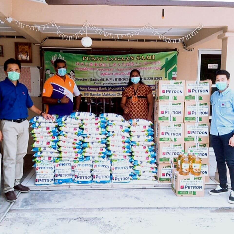 Vesawit Cooking Oil Donation - Petron Malaysia