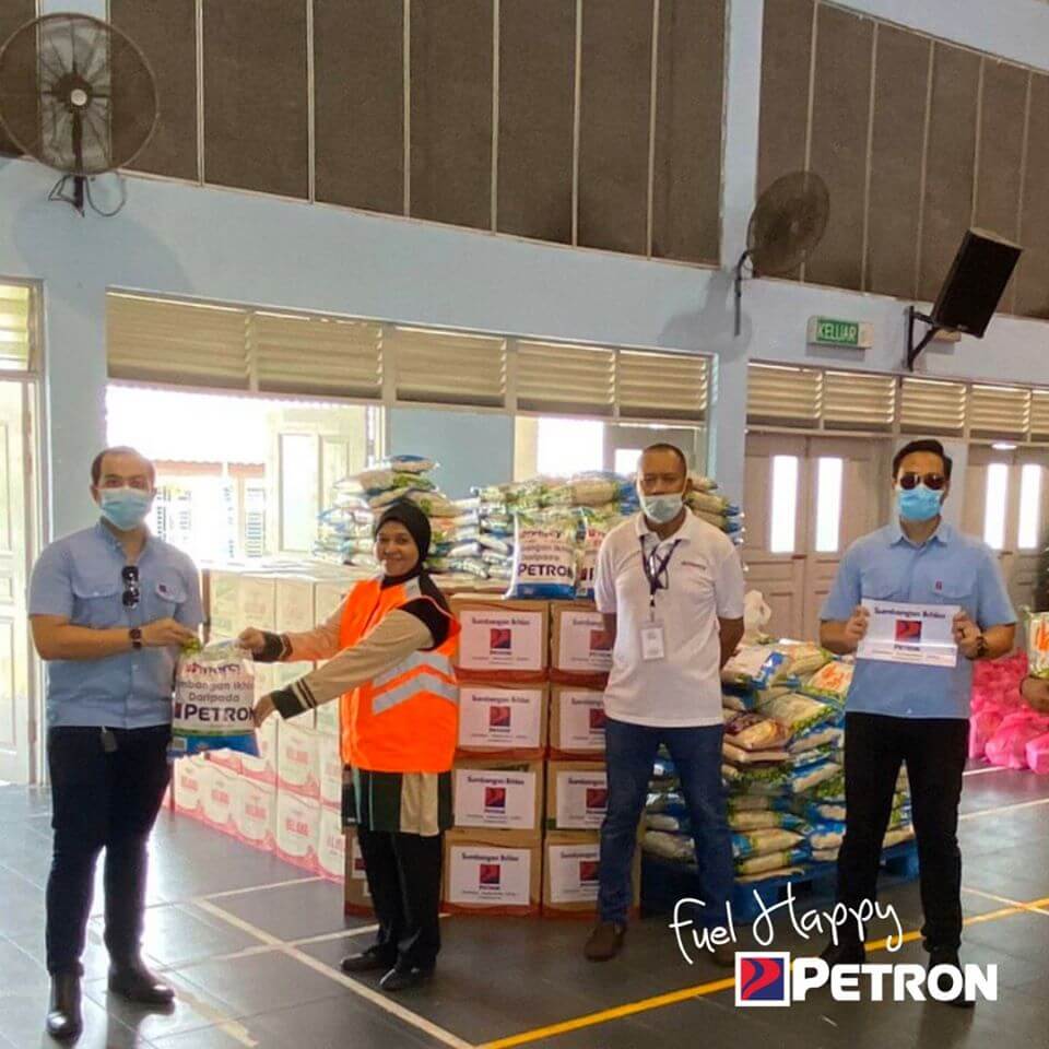 Rice and Cooking Oil Donation to NGOs and Front Liners - Petron Malaysia